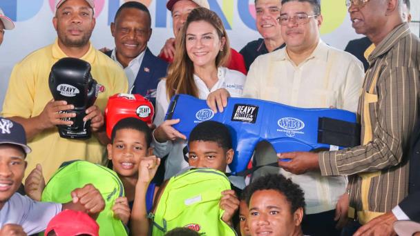 Entregan remodelado el club Billy Thompson - Diario Libre
