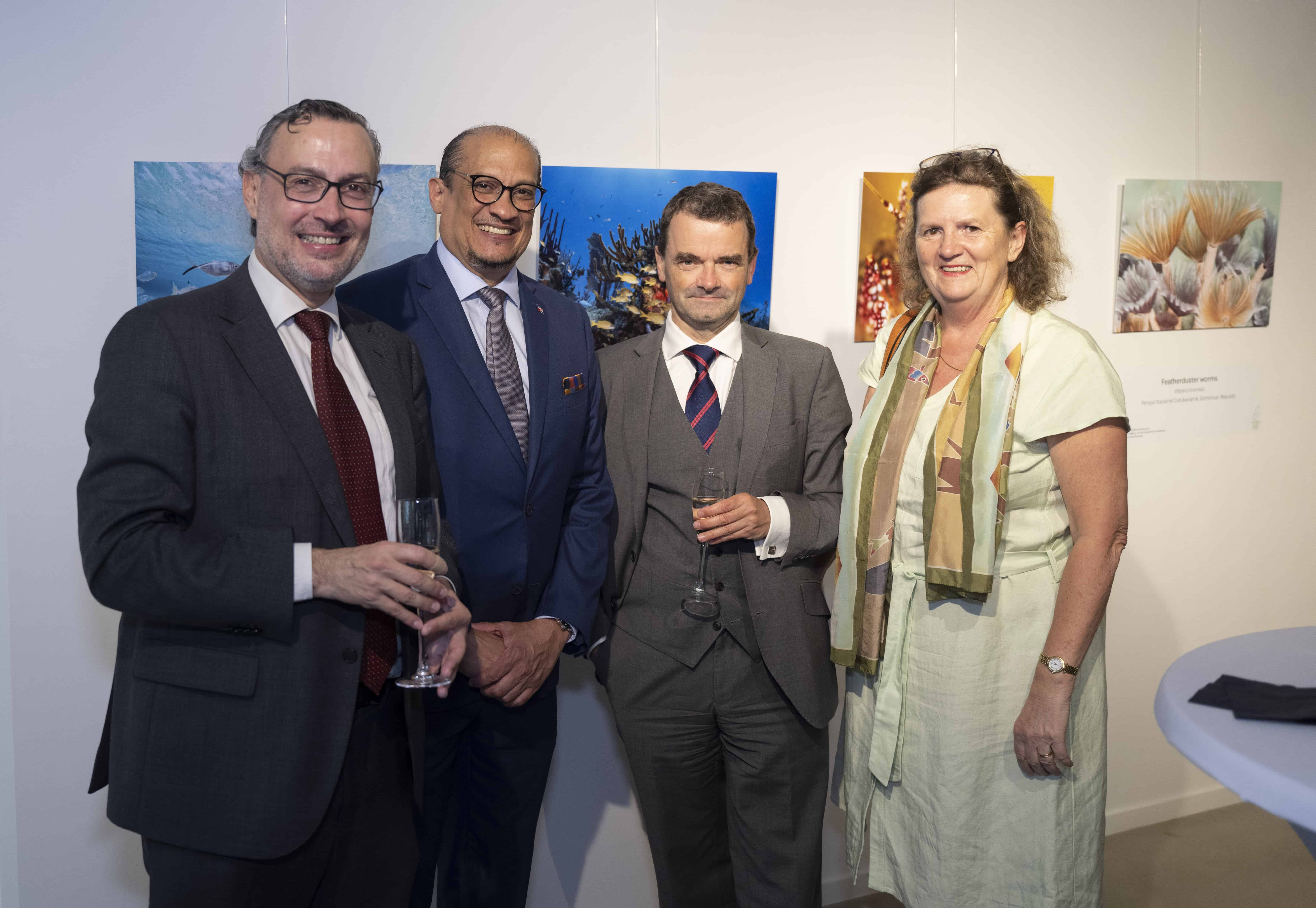 Inauguran exposición de imágenes submarinas de RD - Diario Libre