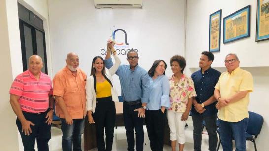 Periodista Wanda Sánchez es la nueva presidenta de Acroarte - Diario Libre
