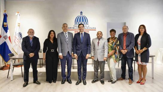 Adopae se reúne con Roberto Ángel Salcedo - Diario Libre