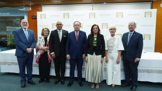 BCRD pone en circulación tres nuevos libros - Diario Libre