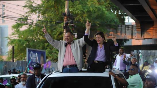 Carlos Guzmán inscribe candidatura a Alcaldía Santo Domingo Norte ...