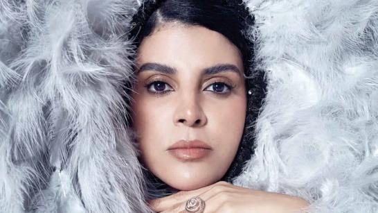 Dra. Tania Medina en la portada de revista Harper's Bazaar - Diario Libre