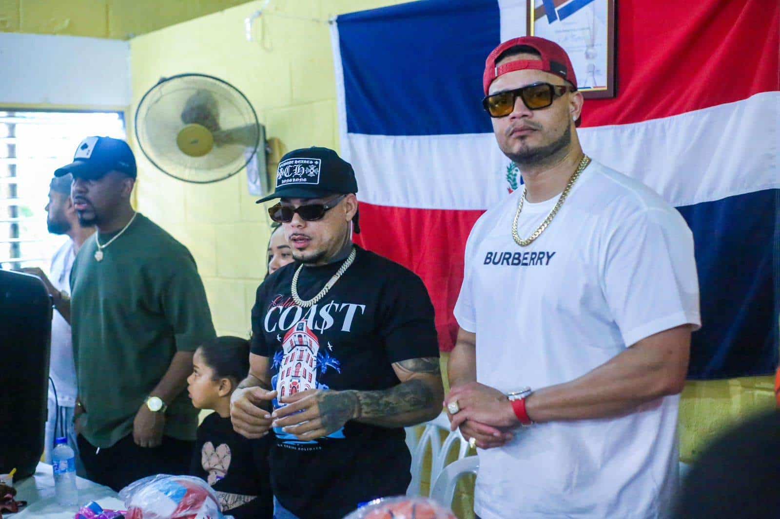 Alex Diamond regala juguetes en el Día de Reyes - Diario Libre