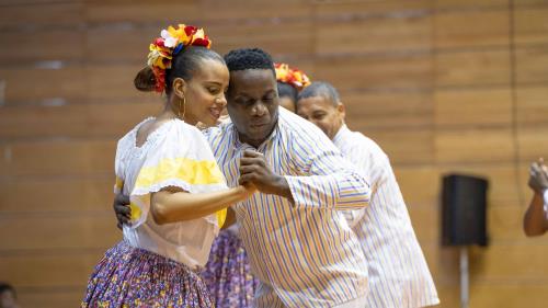 Aprende merengue, bachata y salsa gratis en la Plaza de la Cultura ...