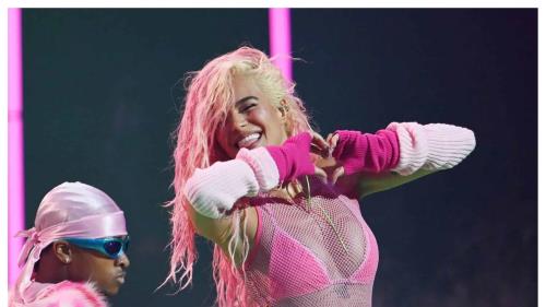 Karol G se confiesa en concierto: "Estoy comprometida" - Diario Libre