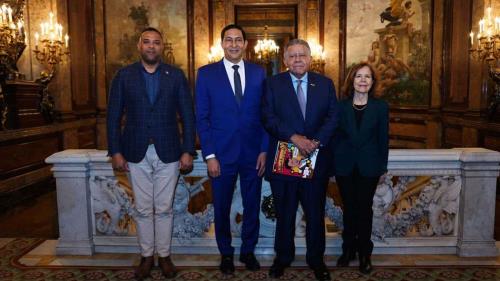 Iván Gatón presenta en España un cómic sobre la historia de la isla ...