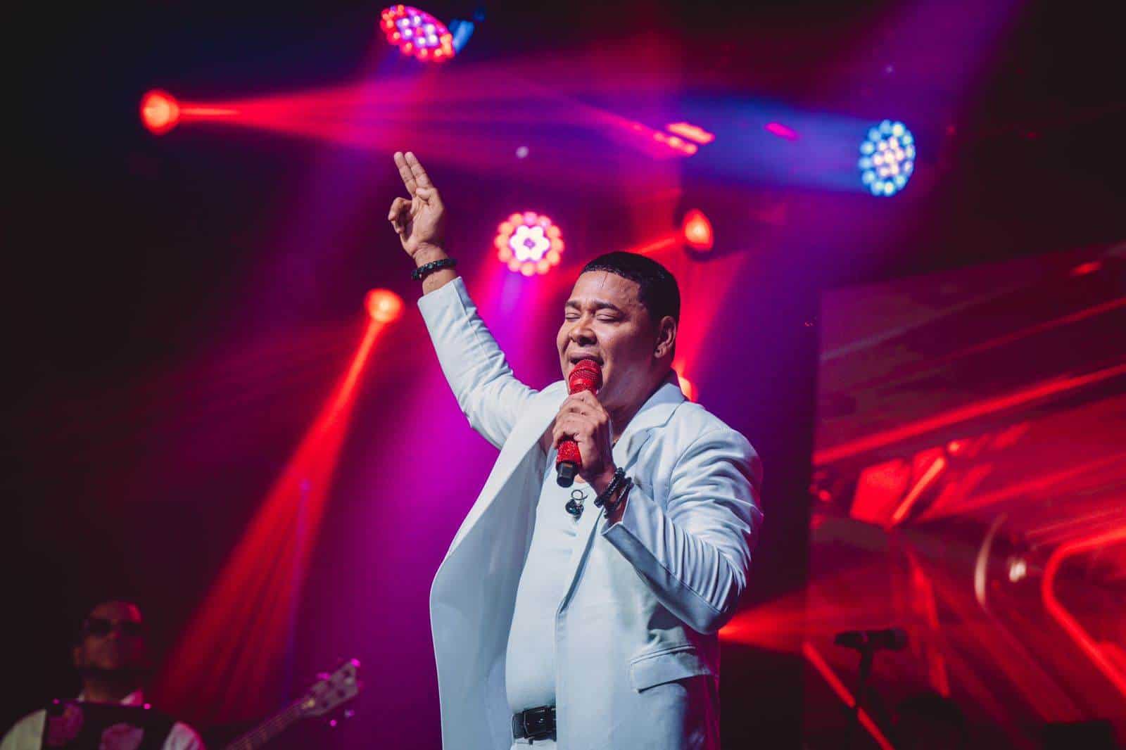 La íntima celebración de los 25 años en la música de El Jeffrey ...