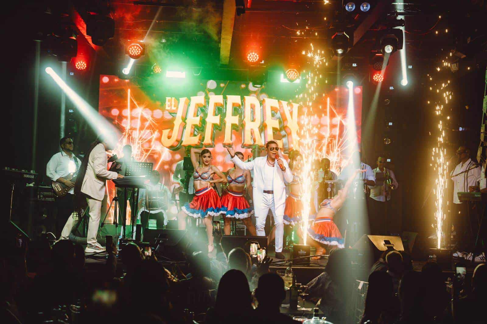 La íntima celebración de los 25 años en la música de El Jeffrey ...