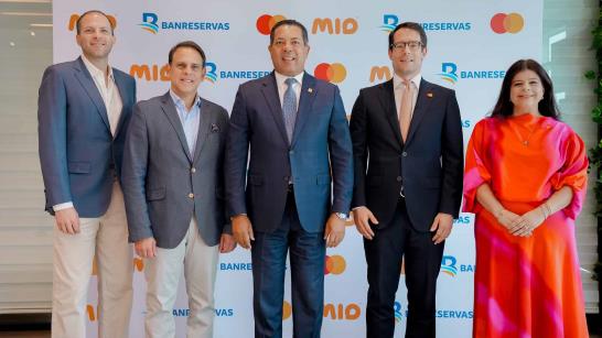 MIO Banreservas lanza una pieza clave: su credencial Mastercard ...