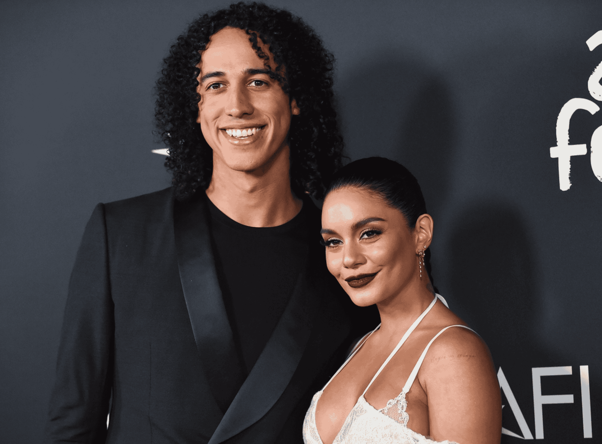 Vanessa Hudgens celebra el nacimiento de su segundo bebé - Diario Libre