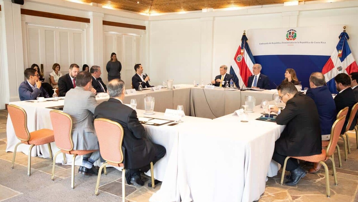 Abinader sostiene encuentro con empresarios de Costa Rica - Diario Libre