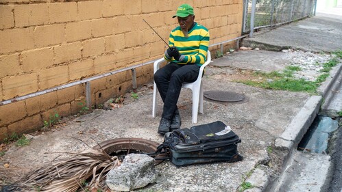 Mosquitos y basura se acumulan en calle de Bella Vista - Diario Libre