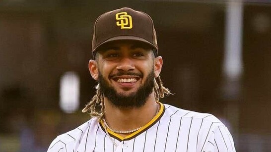 Fernando Tatis Jr. tras su 1er jonrón de la campaña "Ya era hora ...