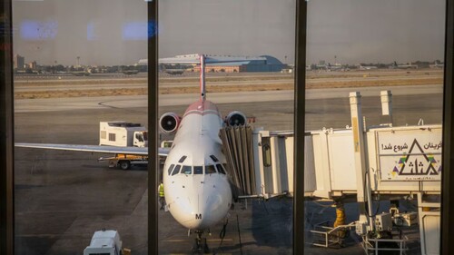 Reanudación de vuelos en aeropuerto Imán Jomeini tras bombardeos ...