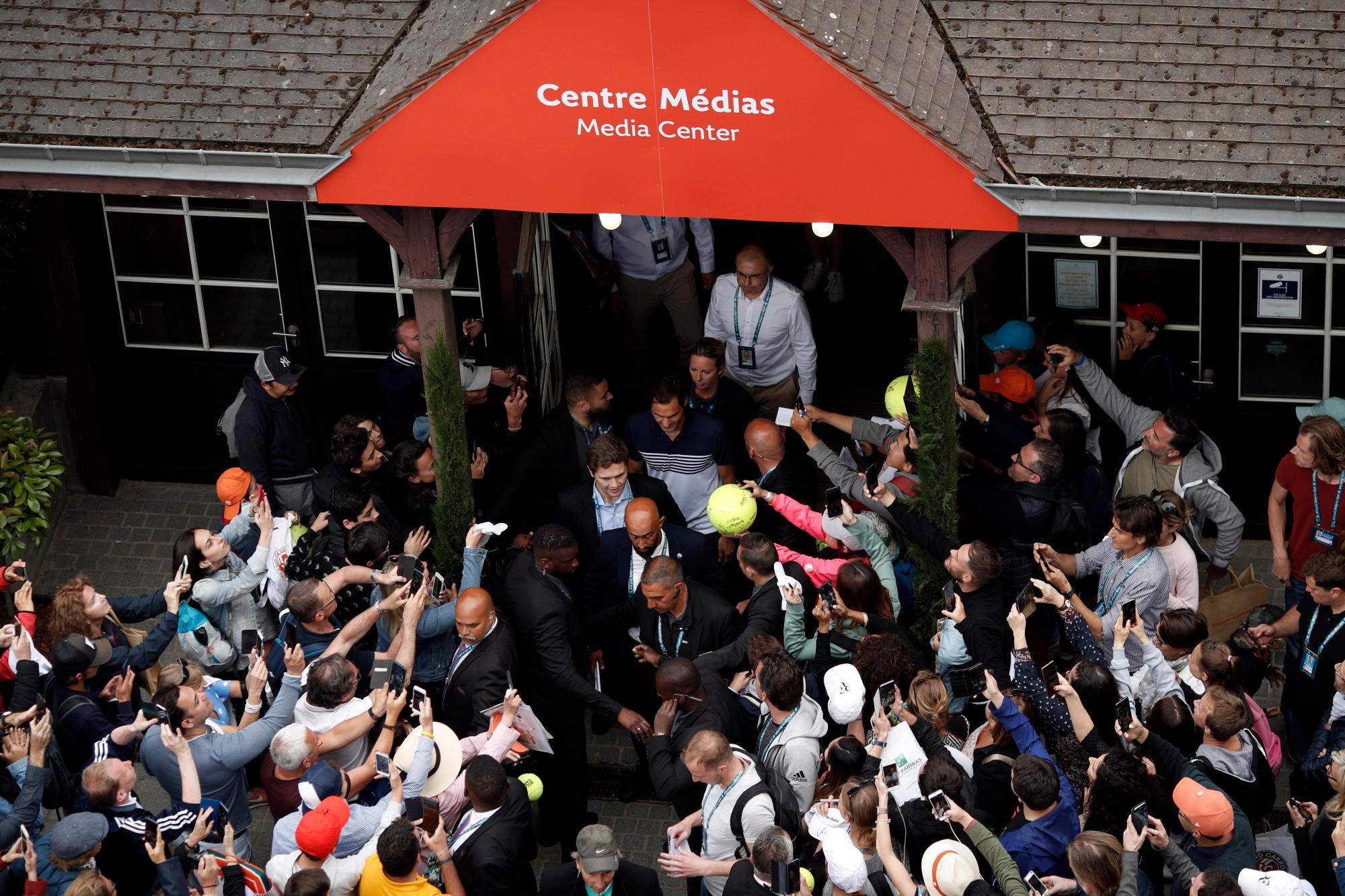 Roger Federer pasa sin apuros a tercera ronda en Roland Garros - Diario ... Roger Federer pasa sin apuros a tercera ronda en Roland Garros - Diario ...