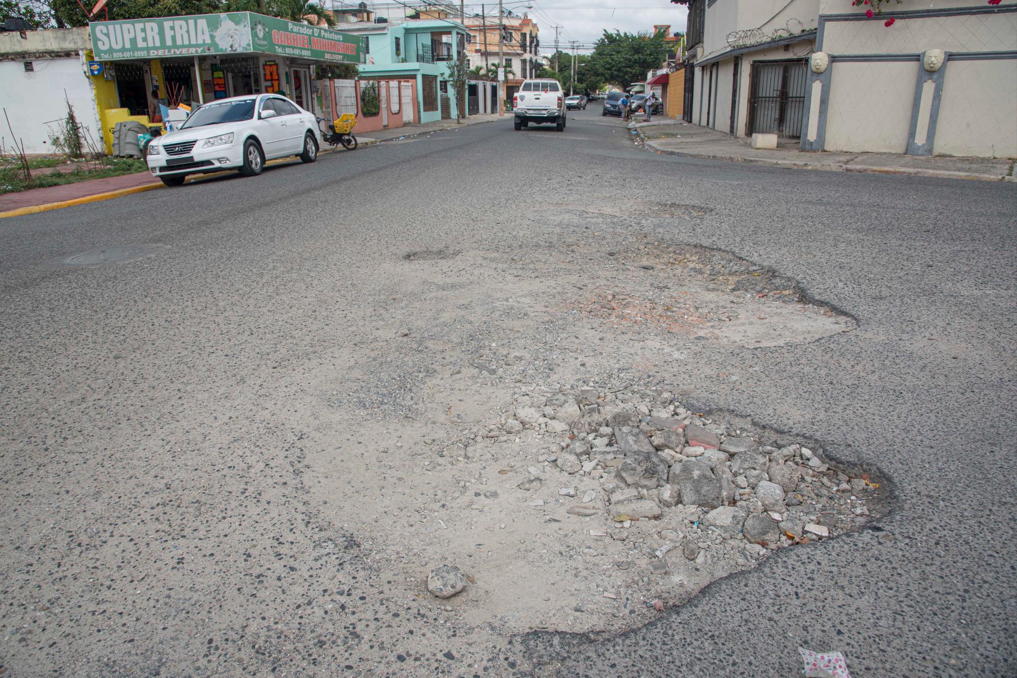 En el ensanche Luperón las calles requieren ser reconstruidas - Diario Libre