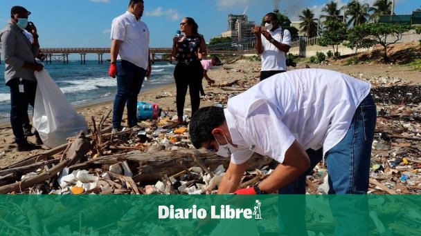 Fundación Refidomsa realiza operativo de limpieza de playa en Haina ...