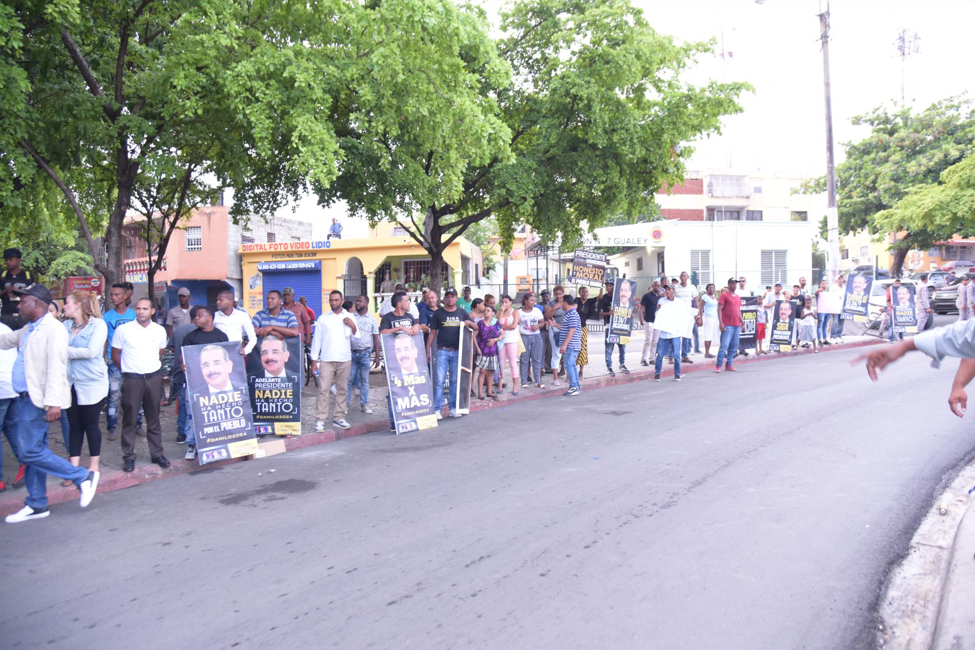 Piden cuatro años más al Presidente durante inauguración de la Línea 2B ...