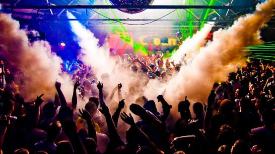 El dembow dominicano: el ritmo criollo que nació en los patios y hoy en ...