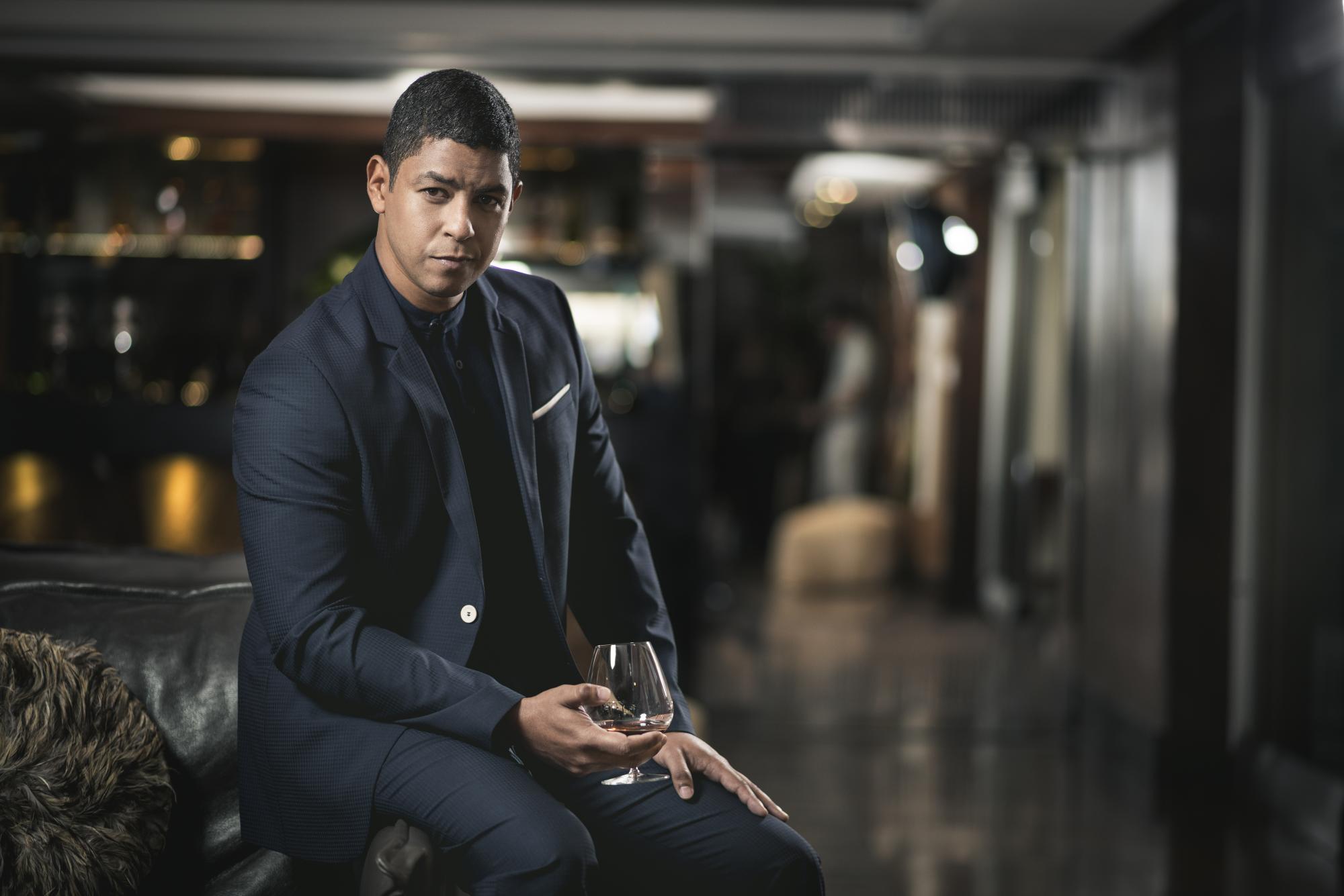 Héctor Aníbal y su travesía en el arte - Diario Libre