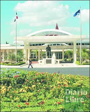 ARS enfrenta a servidores y autoridades UASD - Diario Libre
