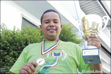 Ortógrafo es un ejemplo de superación, y eso es reconocido en su natal ...