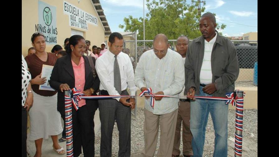 FONPER inaugura obras en bateyes de Barahona - Diario Libre