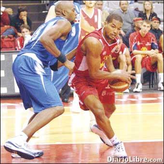 Baloncesto León espera por Eulis Báez - Diario Libre