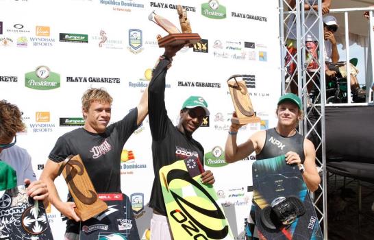 Dominicano Ariel Corniel gana Mundial de Kiteboarding - Diario Libre