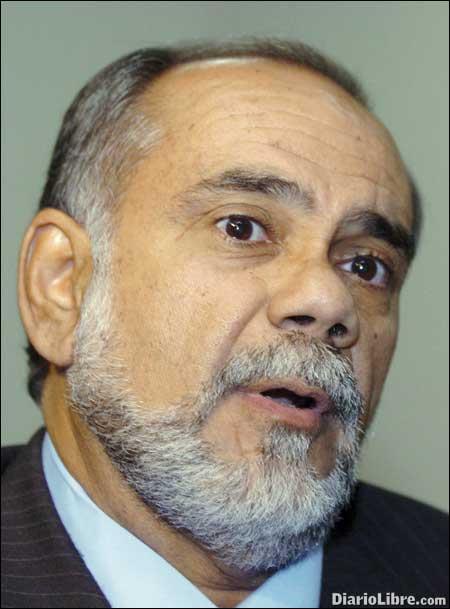 Fausto Ruiz presenta sus pruebas JCE - Diario Libre