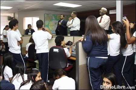 Colegio Babeque visita al Grupo Omnimedia - Diario Libre