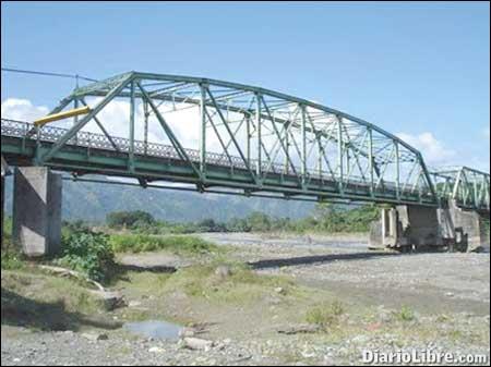 Obras Públicas cerrará hoy puente sobre el río Yuna - Diario Libre