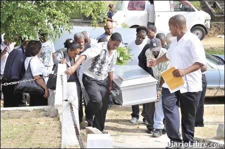 Sepultan a restos de Relámpago Hernández - Diario Libre