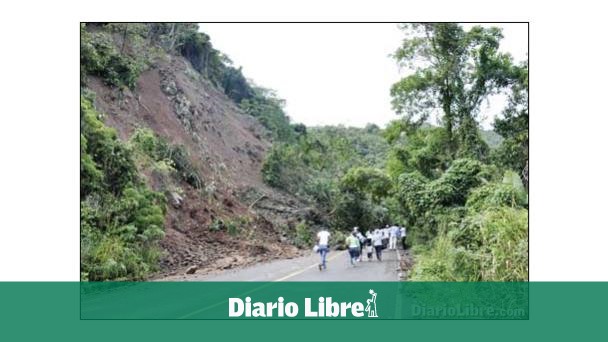Derrumbes afectan la carretera de Constanza - Diario Libre