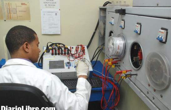 Laboratorio de Digenor verifica en dos años 52,000 medidores - Diario Libre