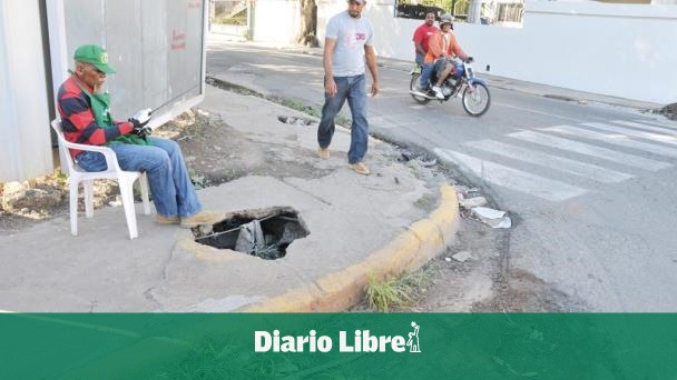 "José Boquete" - Peligrosos boquetes en la avenida Euclides Morillo ...