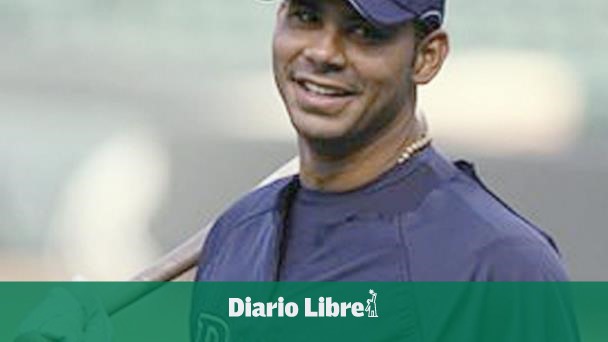 Carlos Peña llegó sonriente a Tampa - Diario Libre