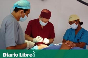 Más de 80 personas operadas gratis - Diario Libre