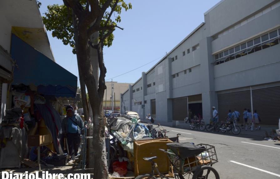 El entorno del nuevo Mercado de Villa Consuelo es un desorden - Diario ...