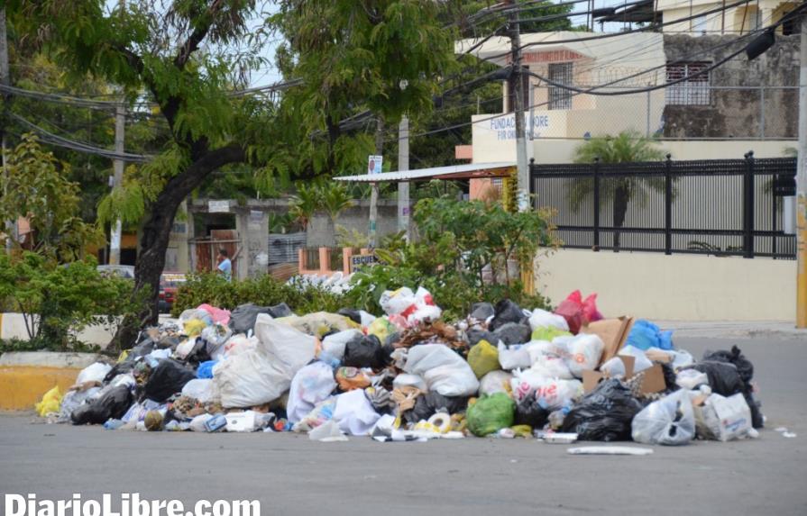 Basura se amontona en Sabana Perdida - Diario Libre